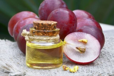 Non-Greasy Carrier Oils For Skin: 10 Oils To Fall In Love With